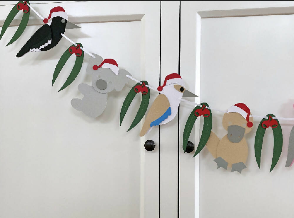 Aussie Christmas Birds and Animal Garland. Australian Xmas banner.