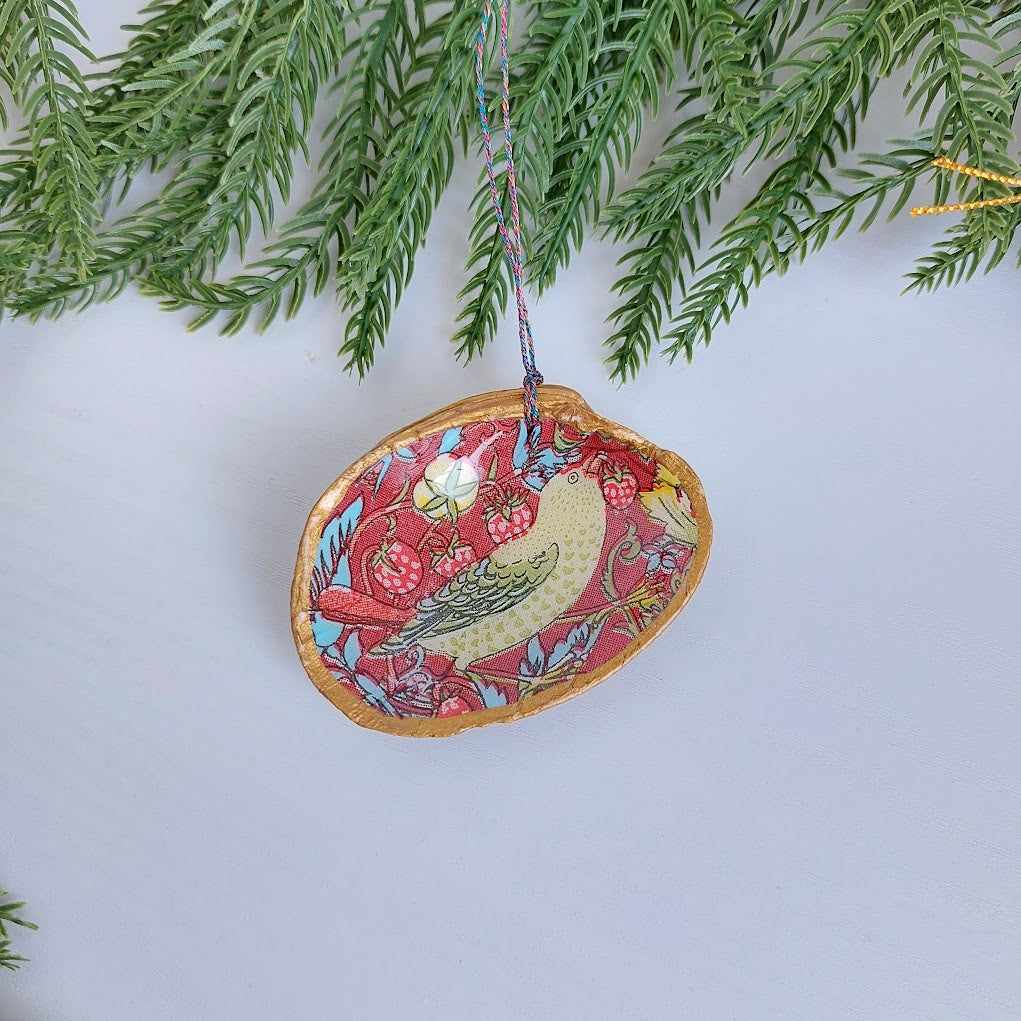 William Morris Strawberry Thief - Real pipi clam shell - Hanging Chris