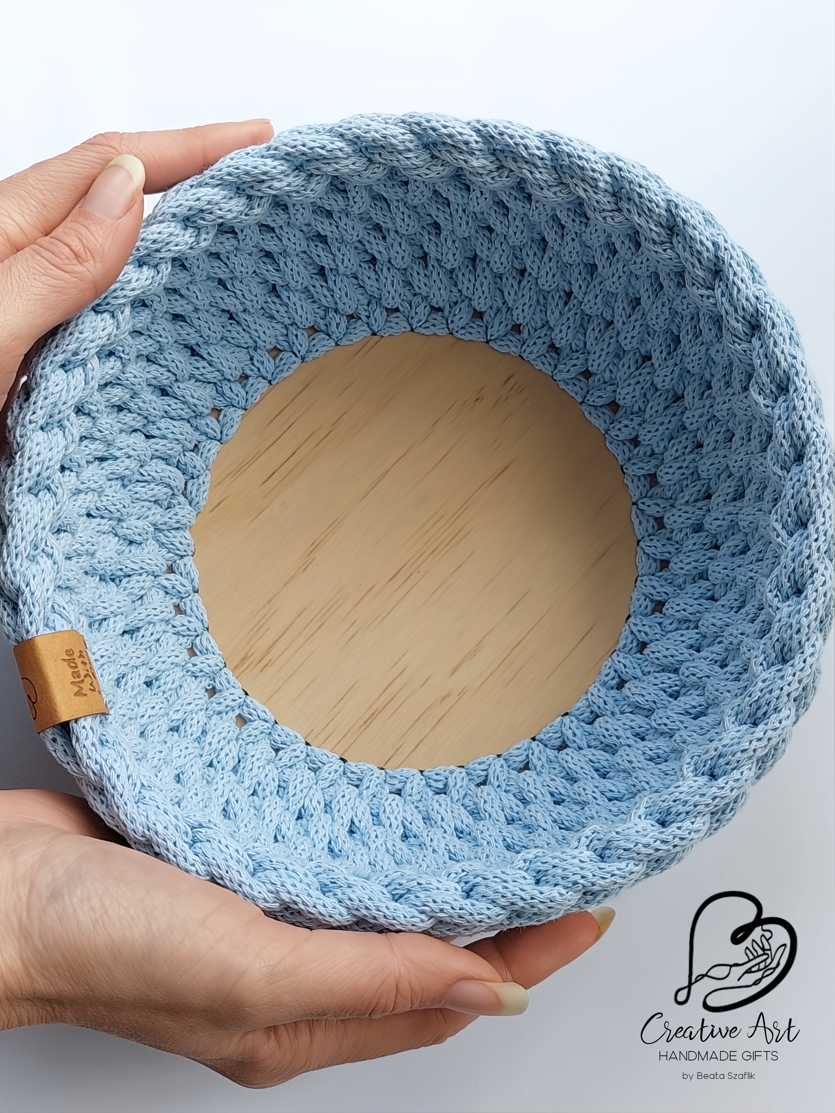 Medium size basket with wooden bottom
