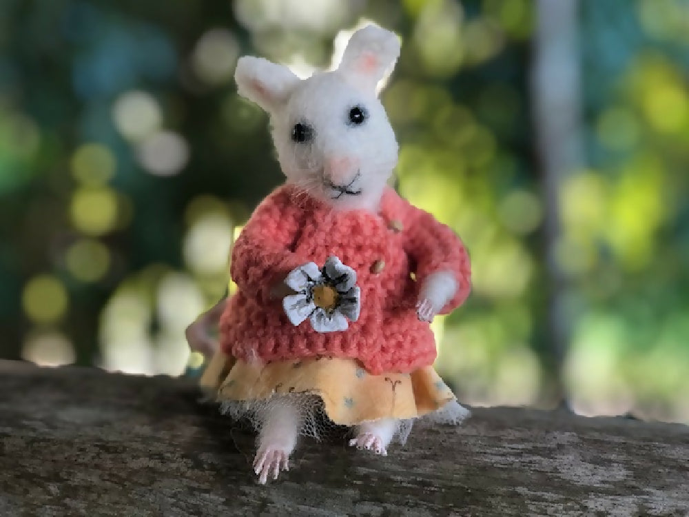 Needle felt Mouse poseable felt sculpture cute mouse doll
