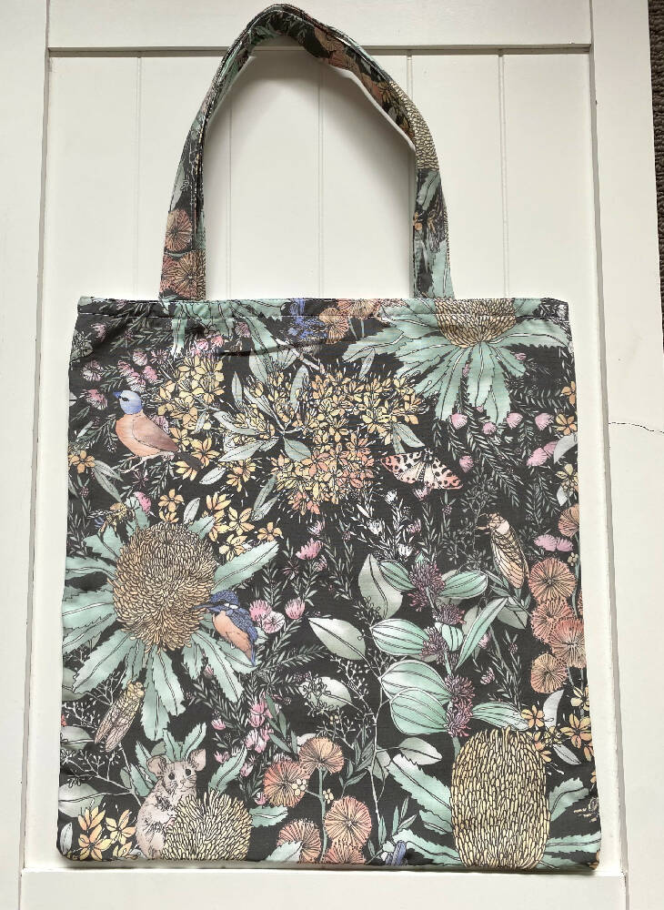 Pineapples library/shopping bag