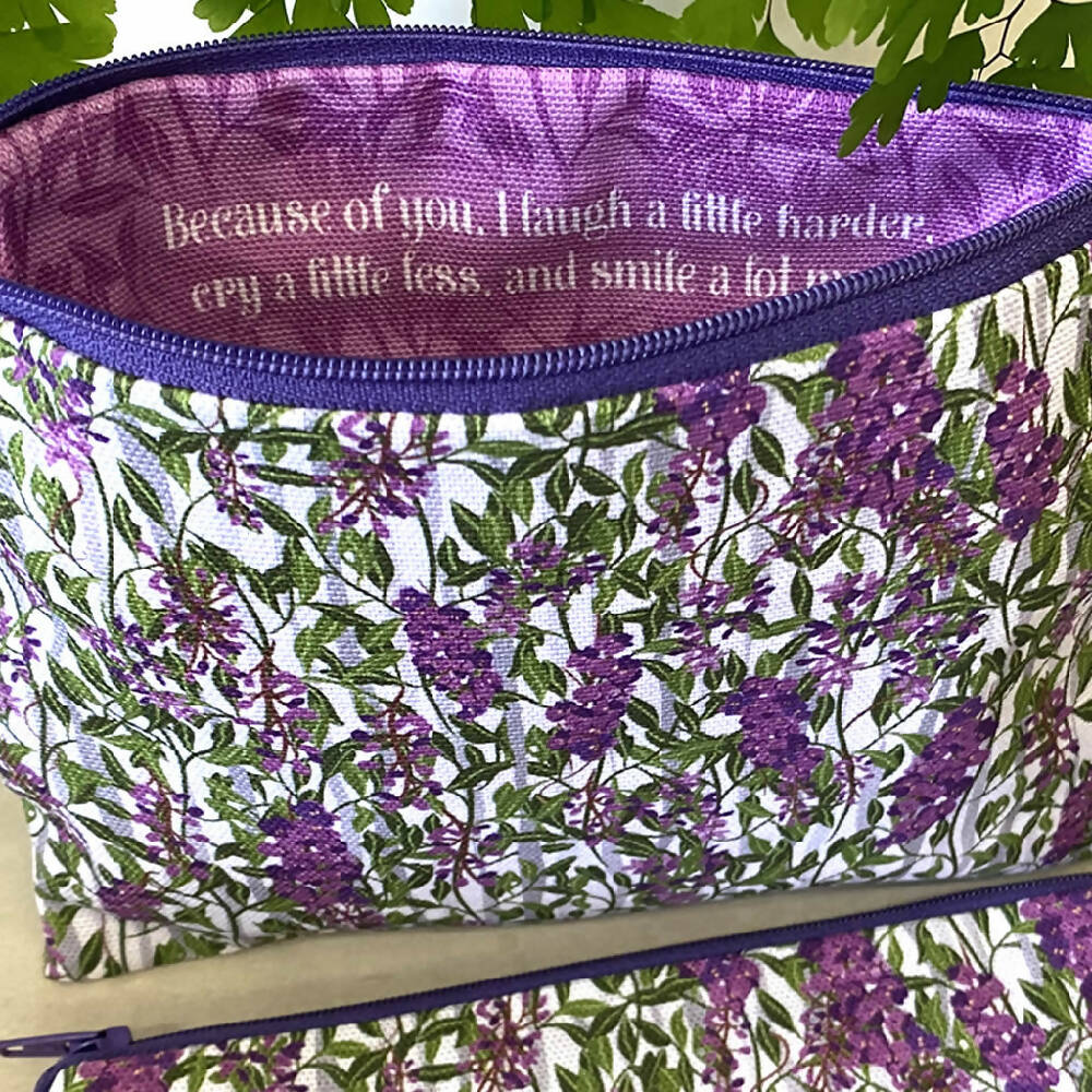 Zipper pouch with exclusive pattern print of the Happy Wanderer vine